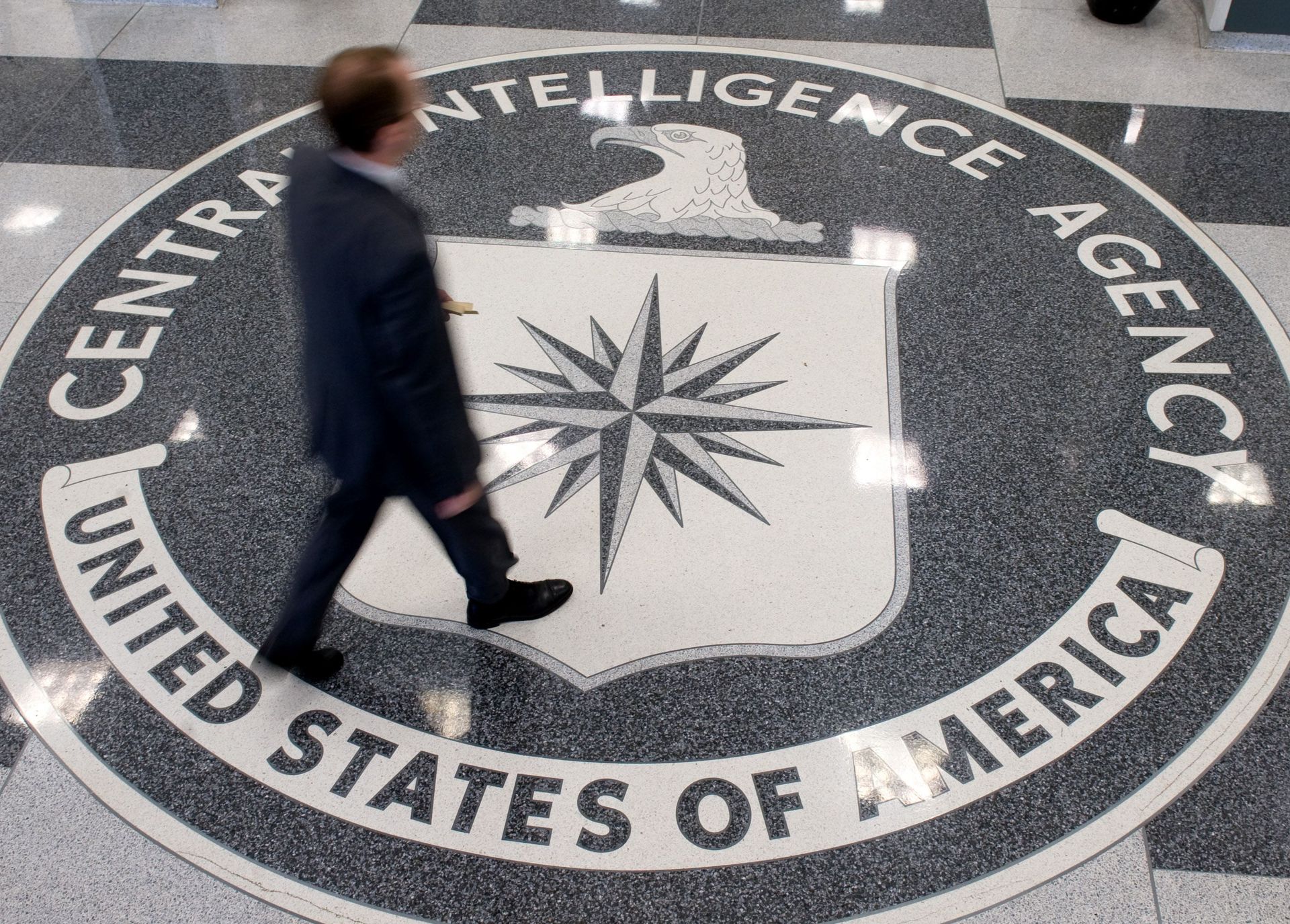 ‘CIA en FBI gaan Wikileaks-lek onderzoeken’ - NRC