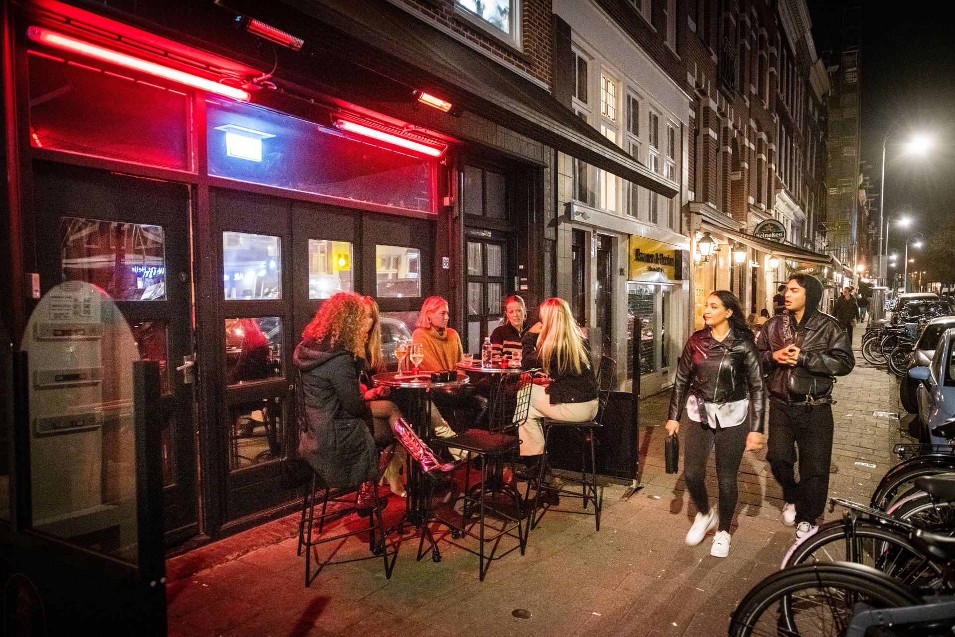 Spannend en verfijnd eten in donkere, geheimzinnige club - NRC