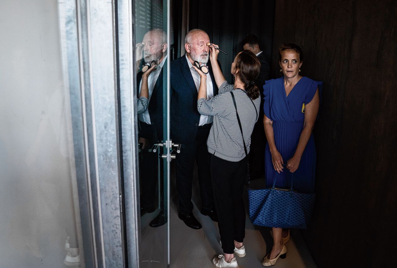 Frans Timmermans: bedeesd op zoek naar het politieke midden - NRC