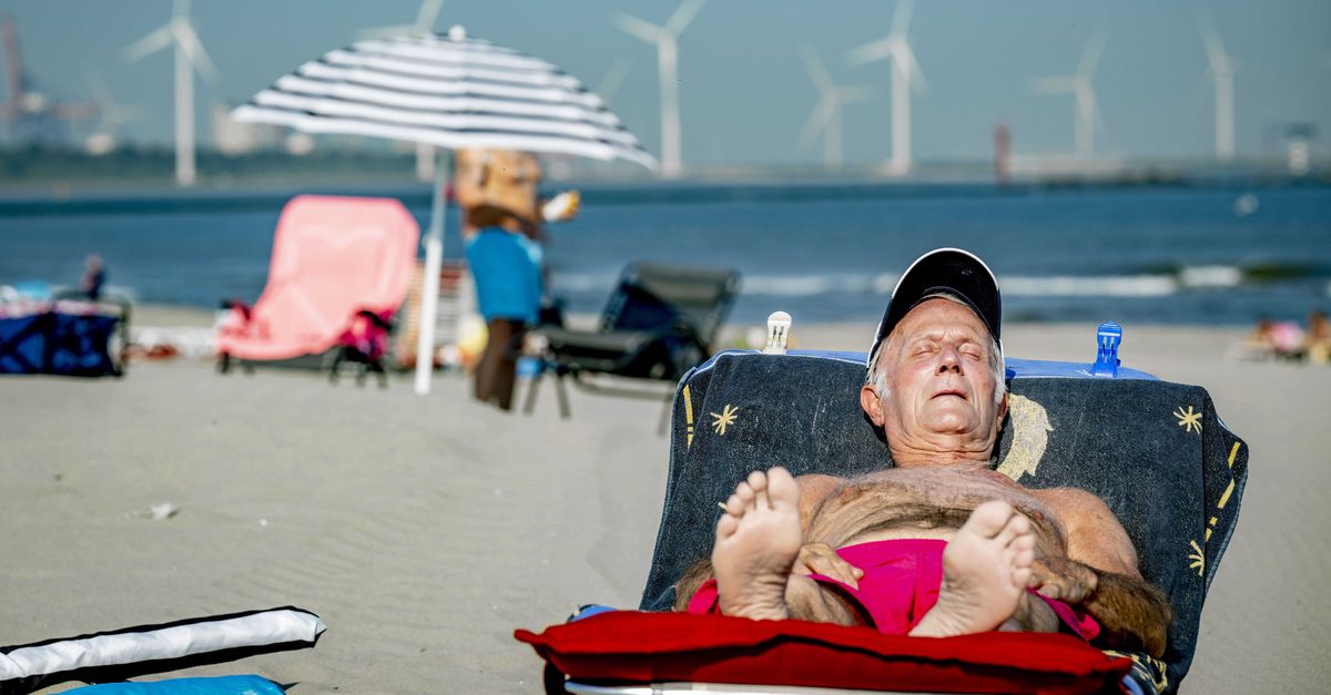 Volle stranden op de eerste tropische dag van het jaar - NRC