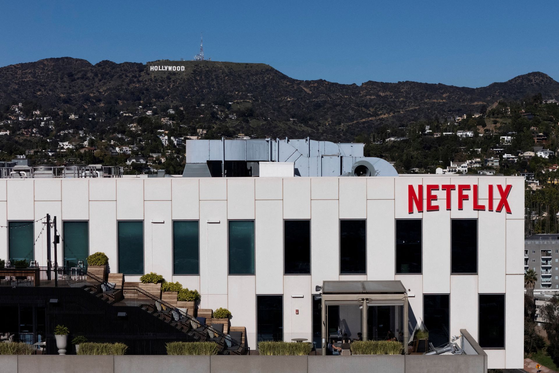 Netflix verbetert overnamebod op Warner Bros: nu helemaal in cash - NRC