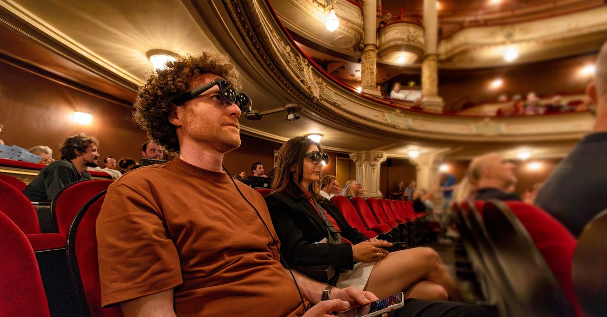 Innovatie in het theater: AI-bril maakt voorstellingen toegankelijk met ...