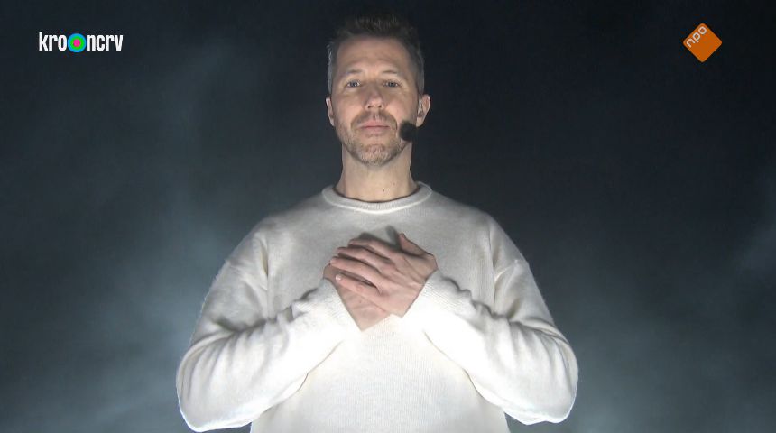 Tv-recensie | Kluun bleef in ‘The Passion’ krampachtig aspecten uit het ...