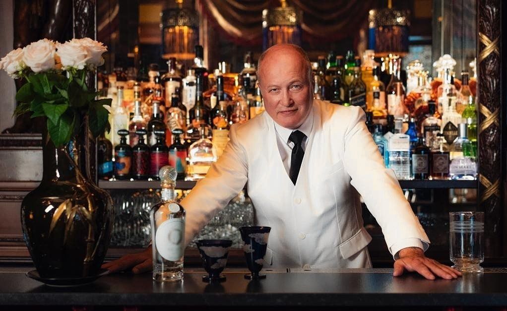 Colin Field maakte in de Ritz cocktails voor „vele Batmans” en „alle ...