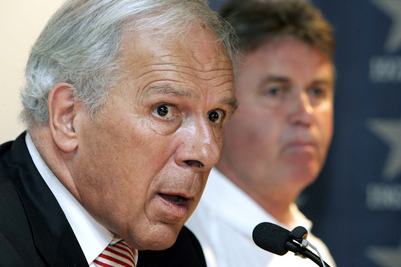 Voormalig PSV-voorzitter Harry van Raaij (84) overleden - NRC