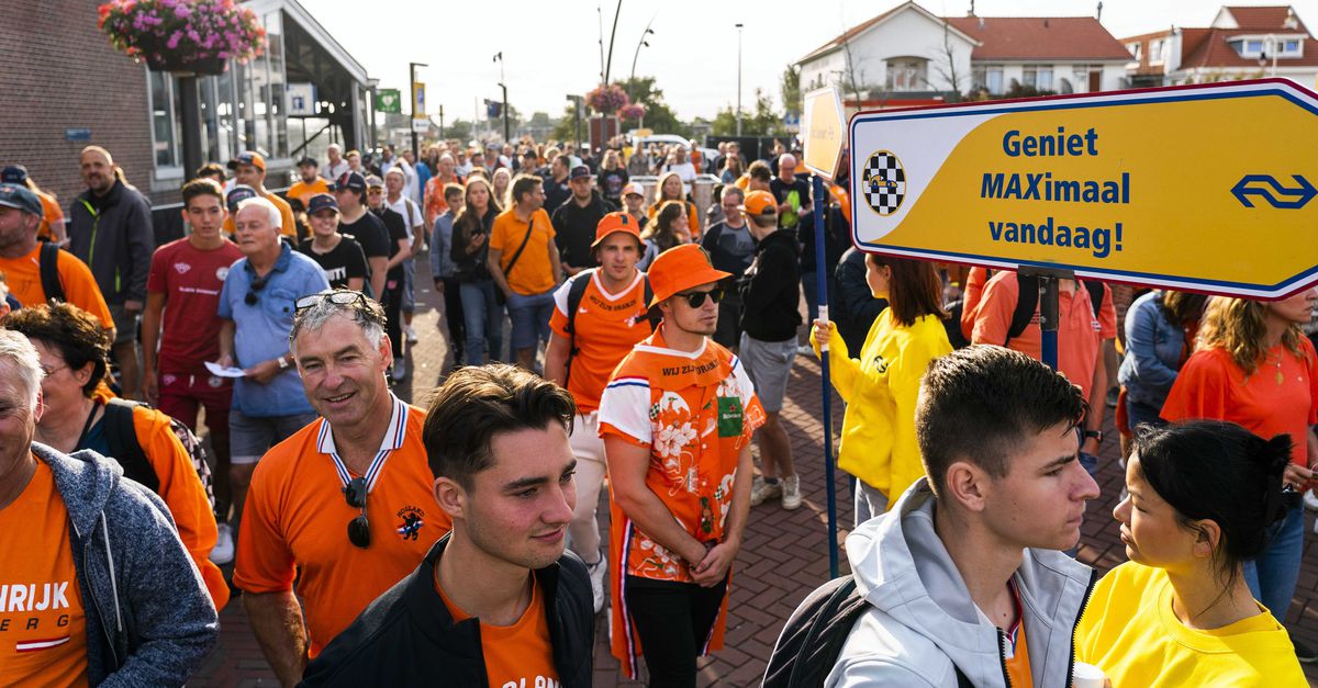 Eerste Formule 1-fans in Zandvoort voor raceweekend - NRC
