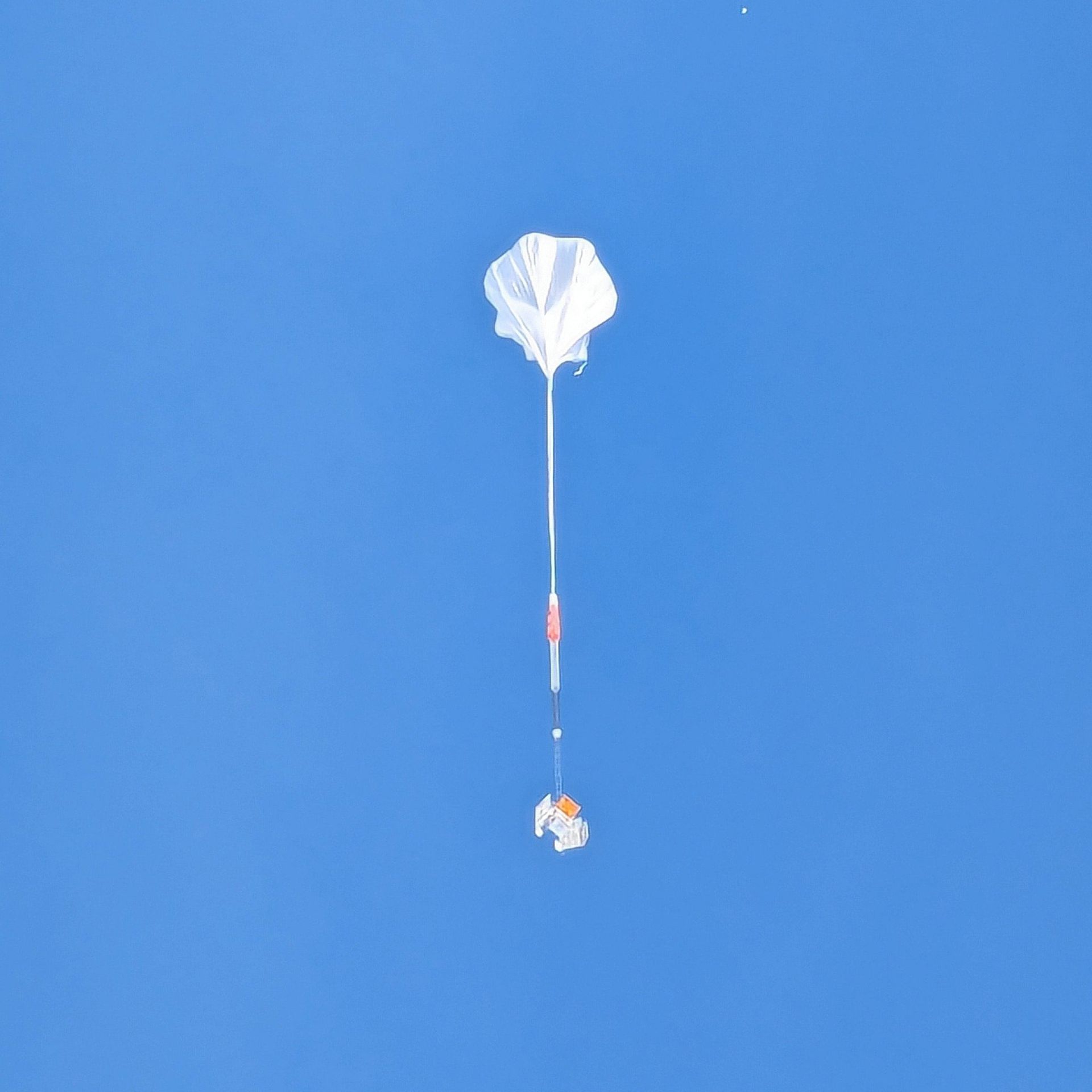 Met een ballon hoog de atmosfeer in om te kijken naar stof tussen de ...