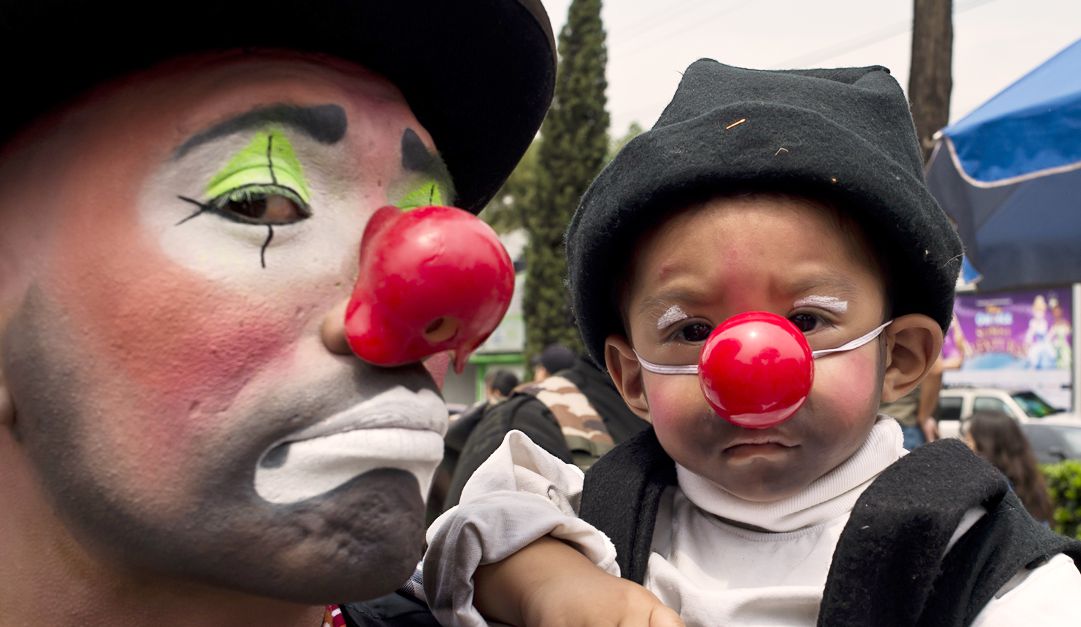 Clowns op pelgrimstocht in Mexico-Stad - NRC