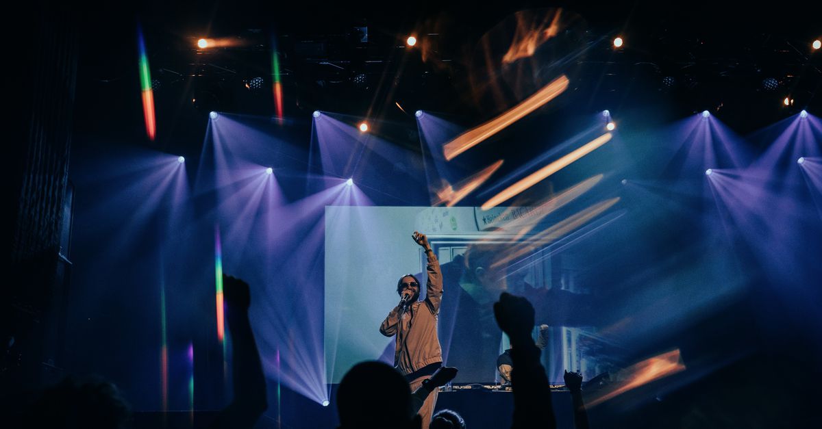 De ontspannen rap van Kevin is perfect voor zittend publiek - NRC