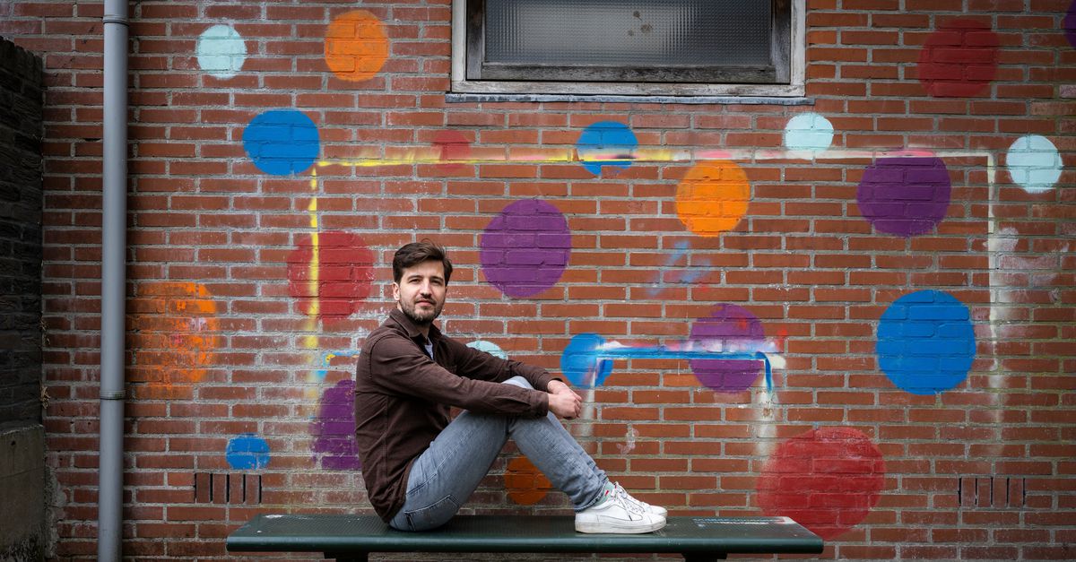 Rik Huizinga ging wandelen met mannen die uit Syrië gevlucht waren - NRC