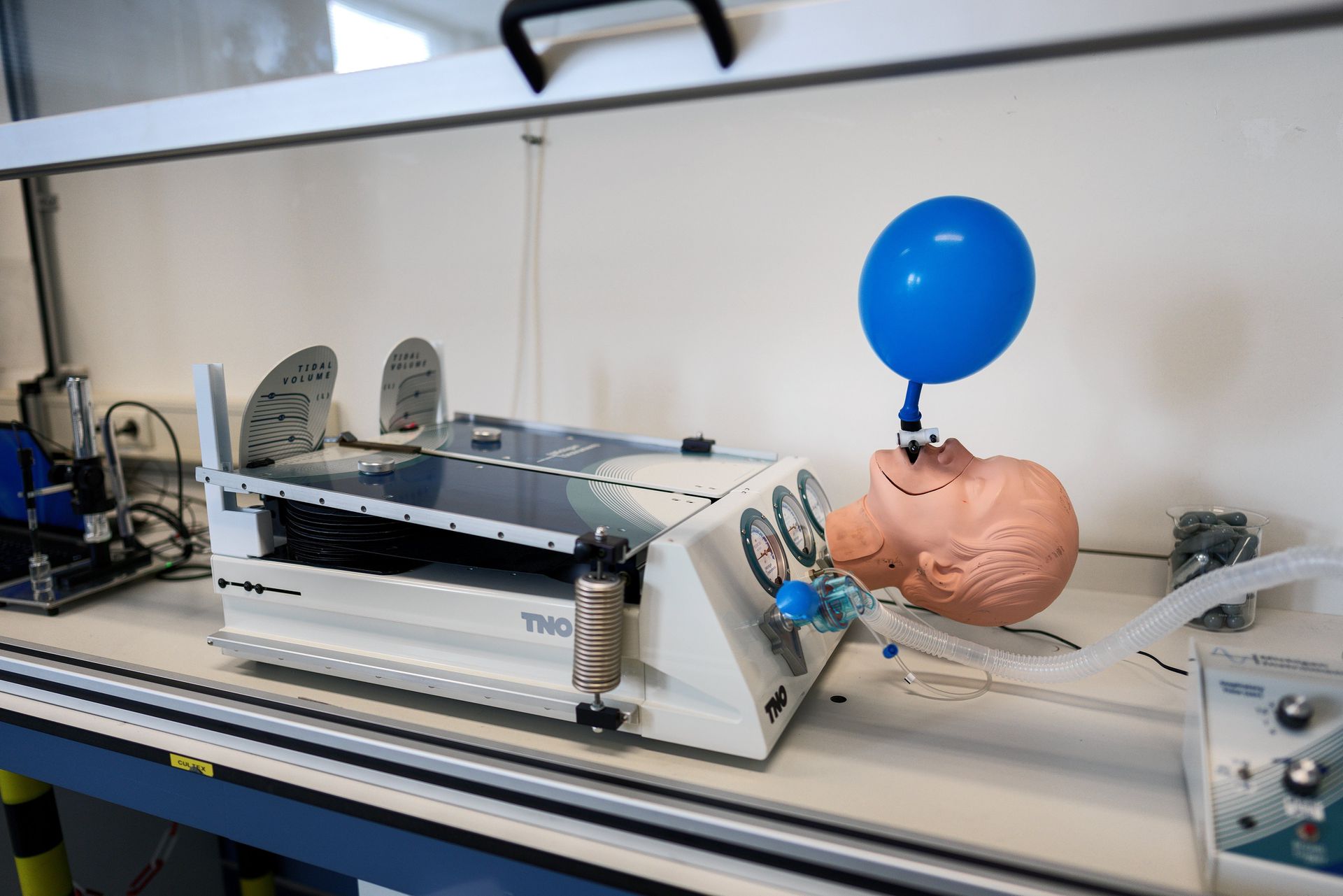 Lachgas is gevaarlijk in het verkeer. Een nieuwe test kan aantonen of ...