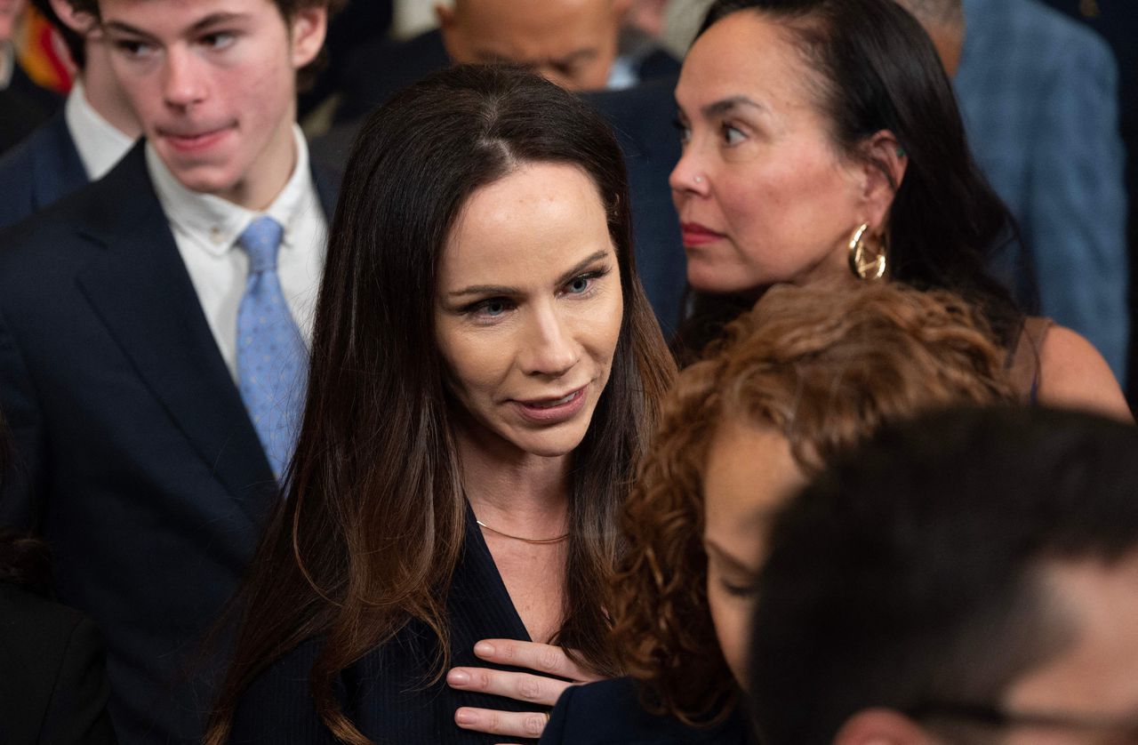 Dochter van Republikeinse oud-president Bush voert campagne voor Kamala ...