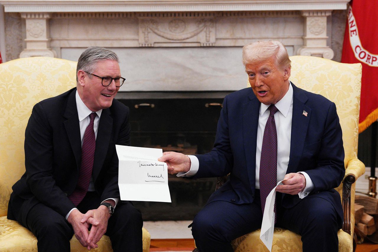 Britse premier Starmer paait Trump met uitnodiging van koning Charles ...