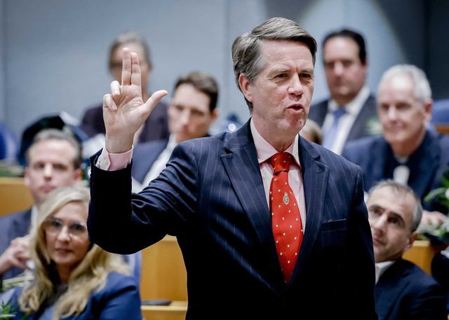 Als invallend Kamervoorzitter houdt PVV’er Martin Bosma gedachten over ...