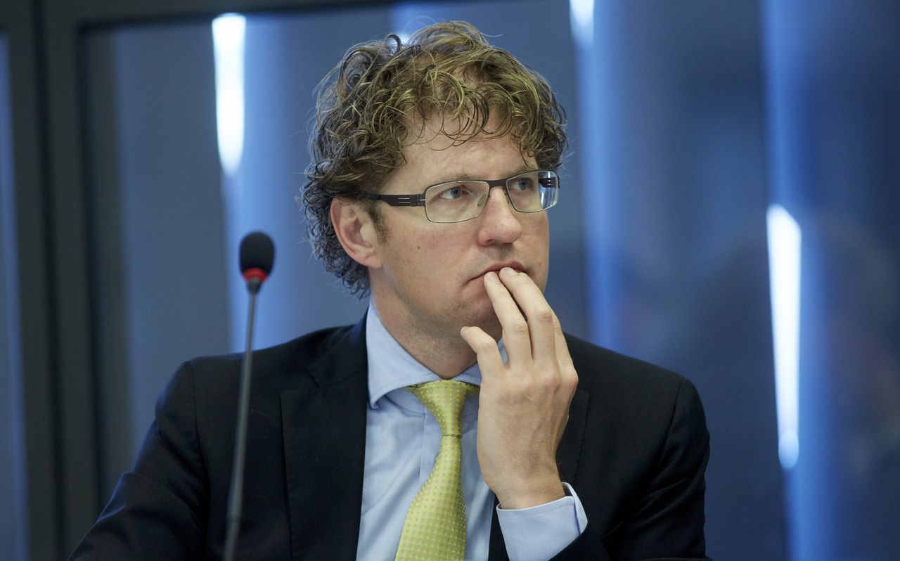 Raad van State: Dekker in de fout bij bekostiging van zes scholen - NRC