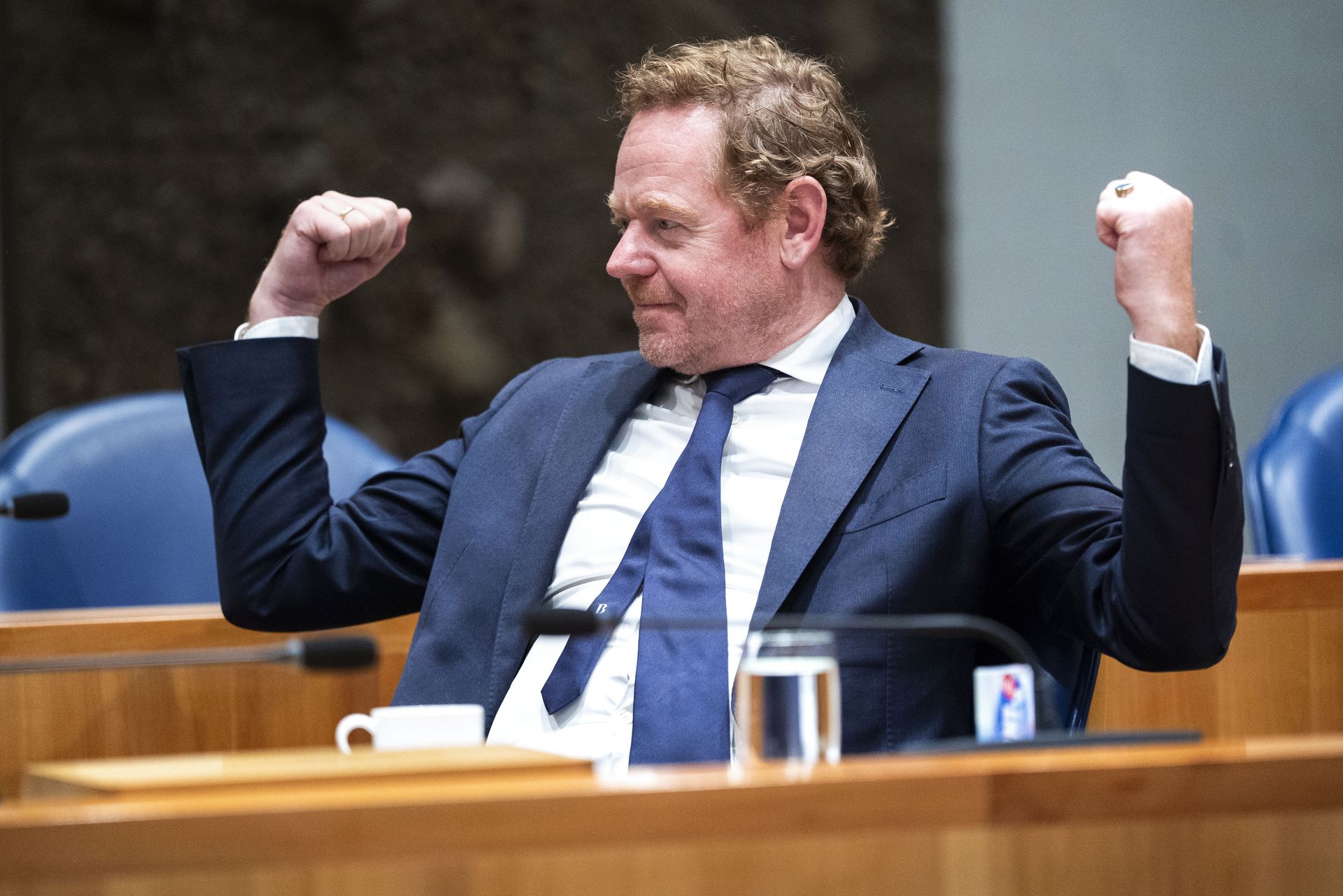 Een verdeelde Kamer wil de asielwetten afzwakken én aanscherpen, en ...