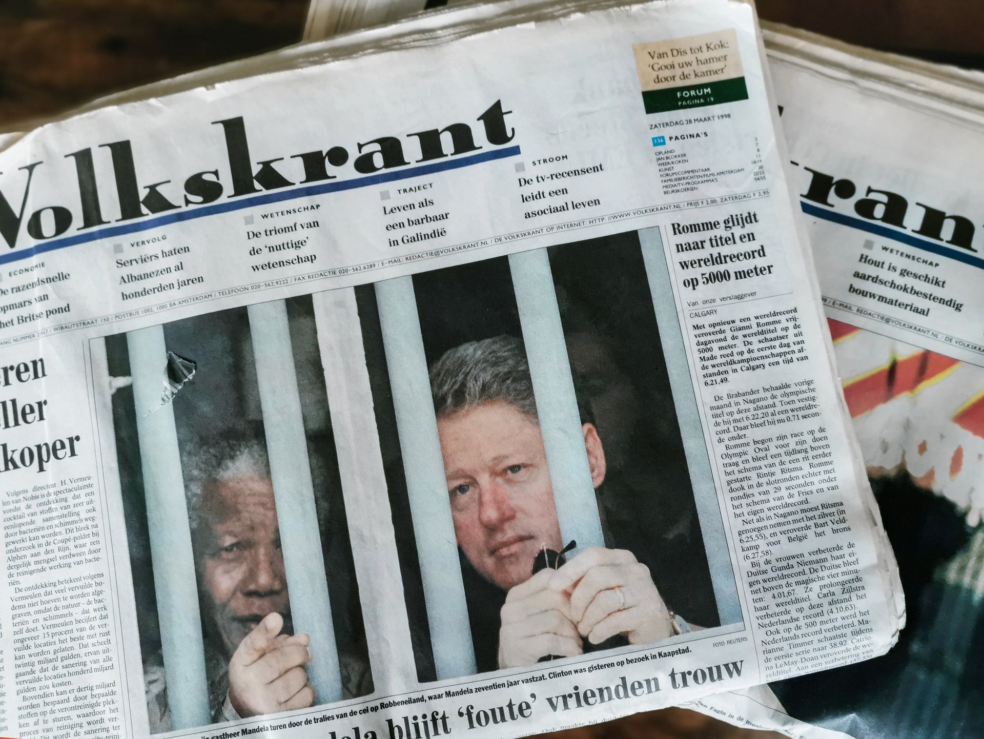 Eindelijk weet Agnita wie die oude kranten bij haar bezorgde - NRC