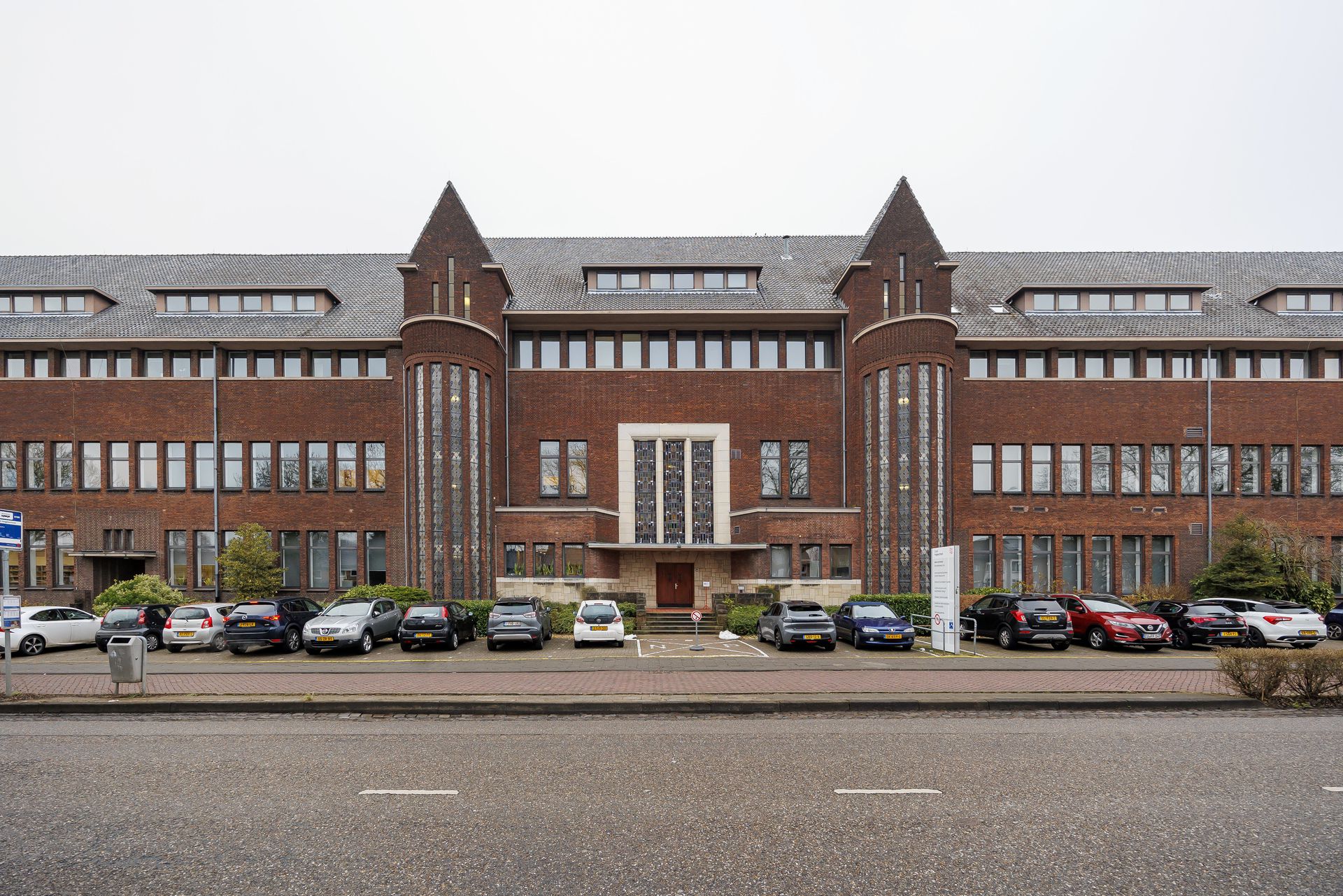 En weer is het raak bij een ontgroening, nu in Maastricht. Waarom gaat ...