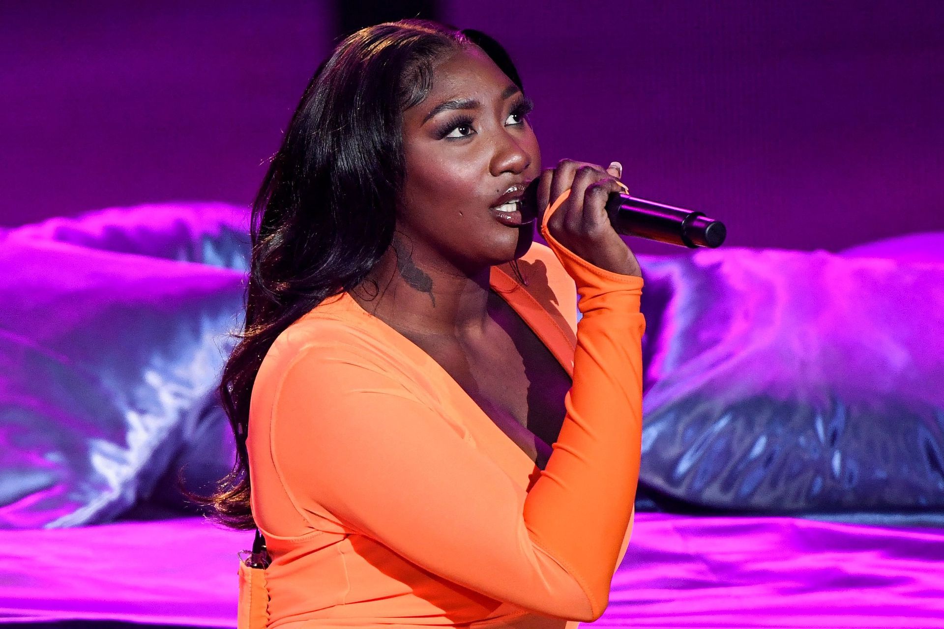 Aya Nakamura is de meest beluisterde Franse zangeres van haar generatie ...