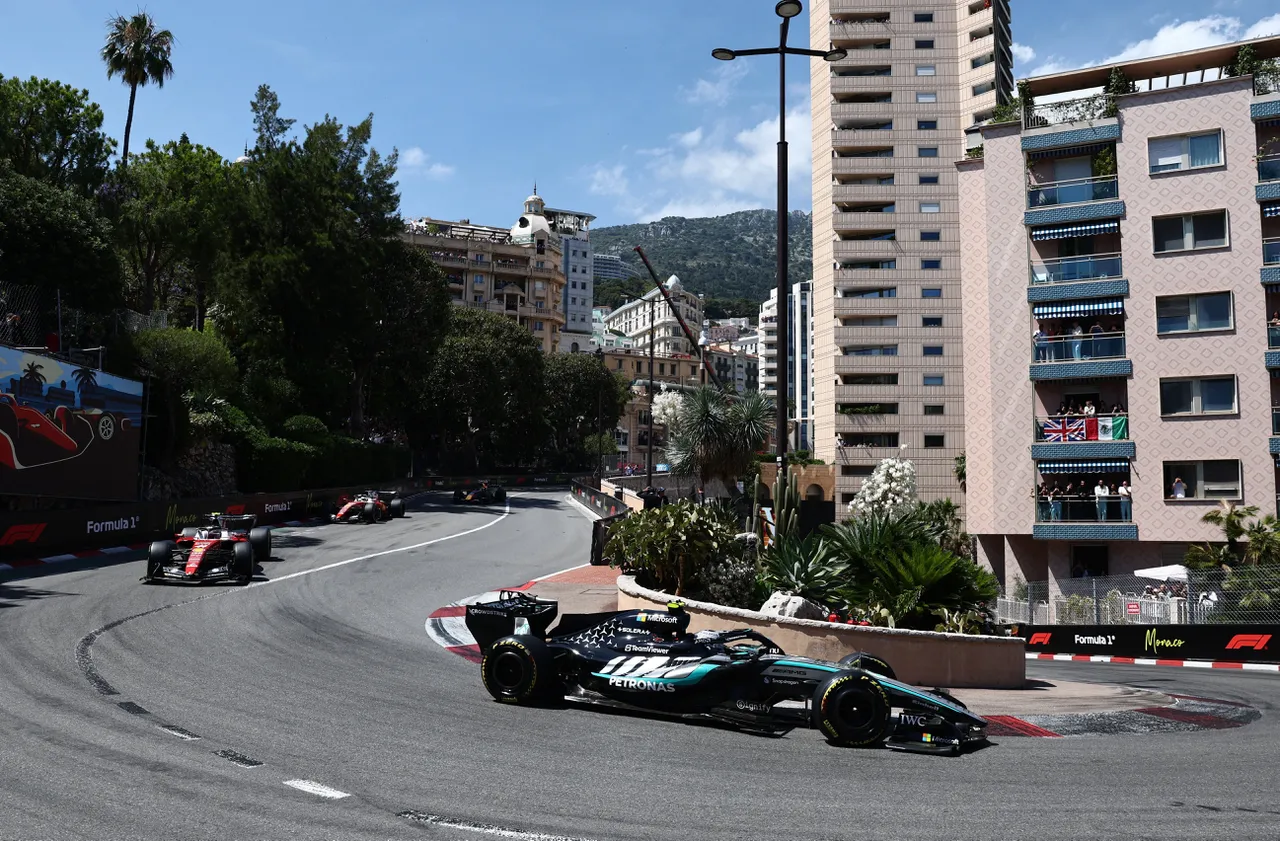 Antonelli is superieur in Monaco en overtreft wat Verstappen deed als ...
