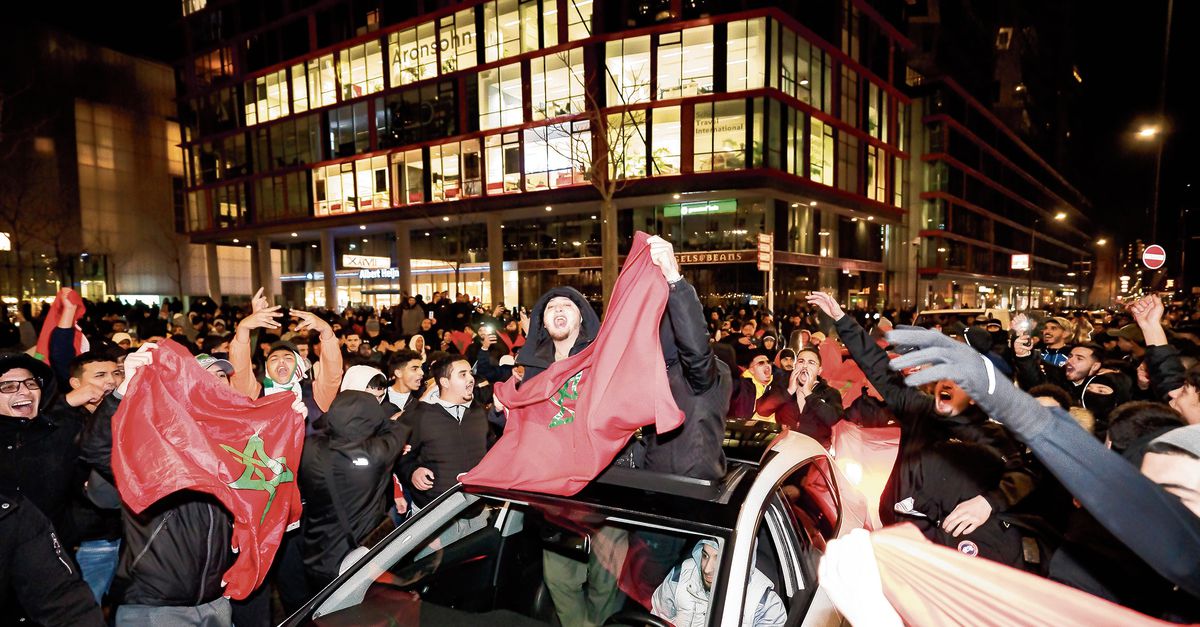 De voetbalzeges brengen Marokko weer dichterbij: ‘Hoe meer succes, hoe ...