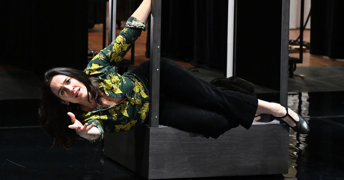 Sopraan Laura Bohn zingt de beruchte ‘Dirty Duchess’: ‘Mama hoeft zich ...