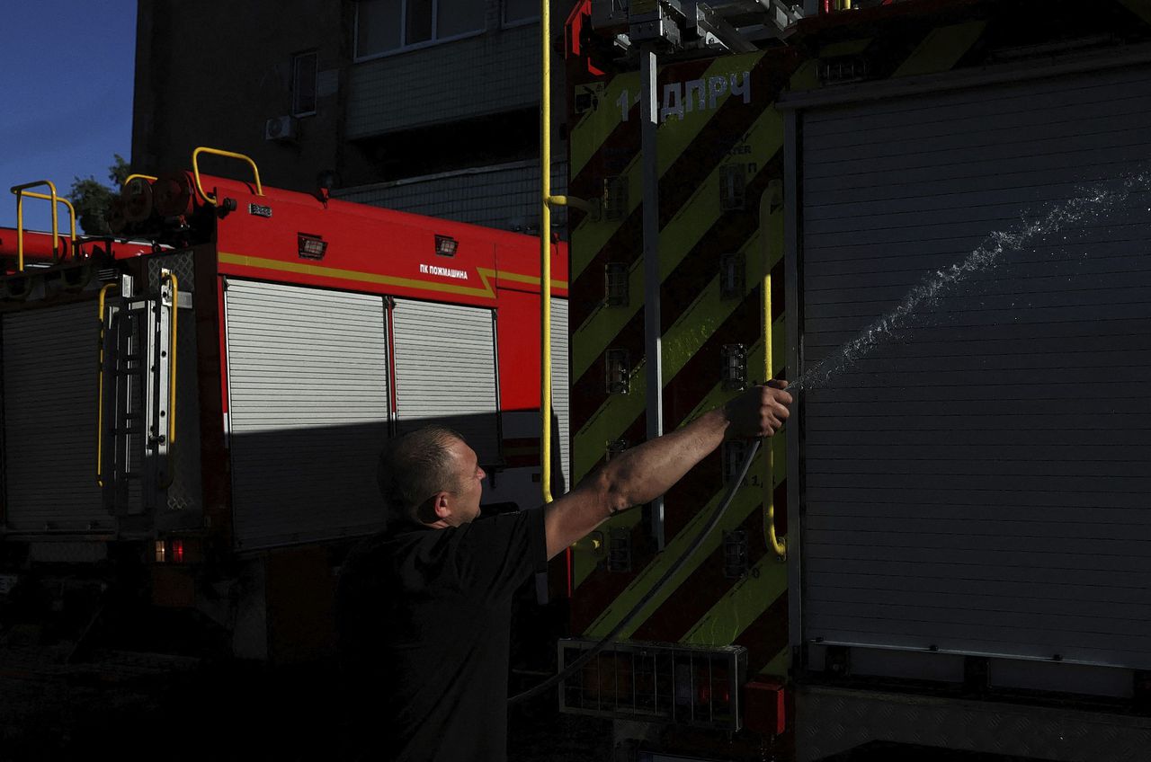 In het heetst van de strijd blijft de brandweer in Charkov stoïcijns ...