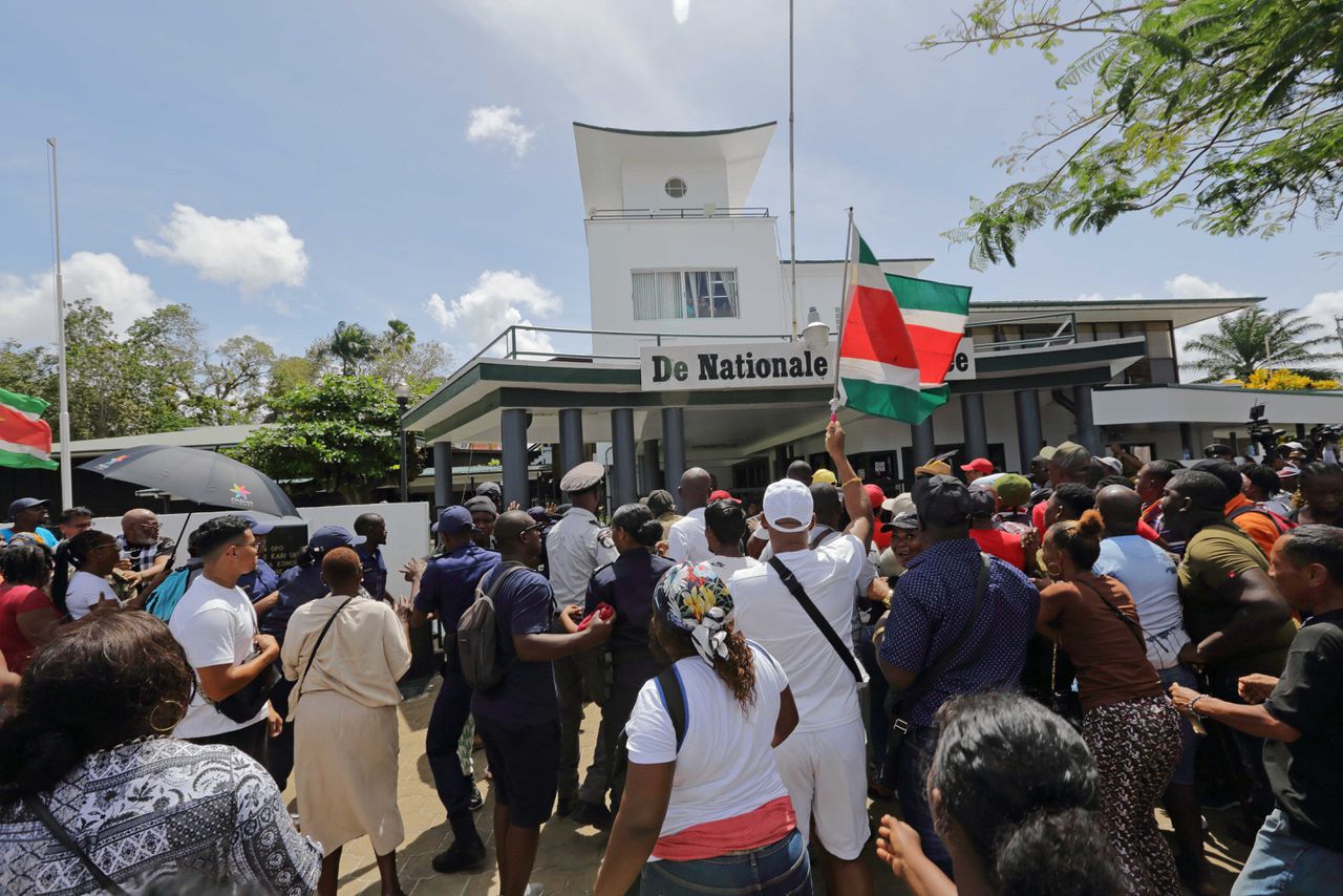 Waarom is de situatie in Suriname zo gespannen? - NRC