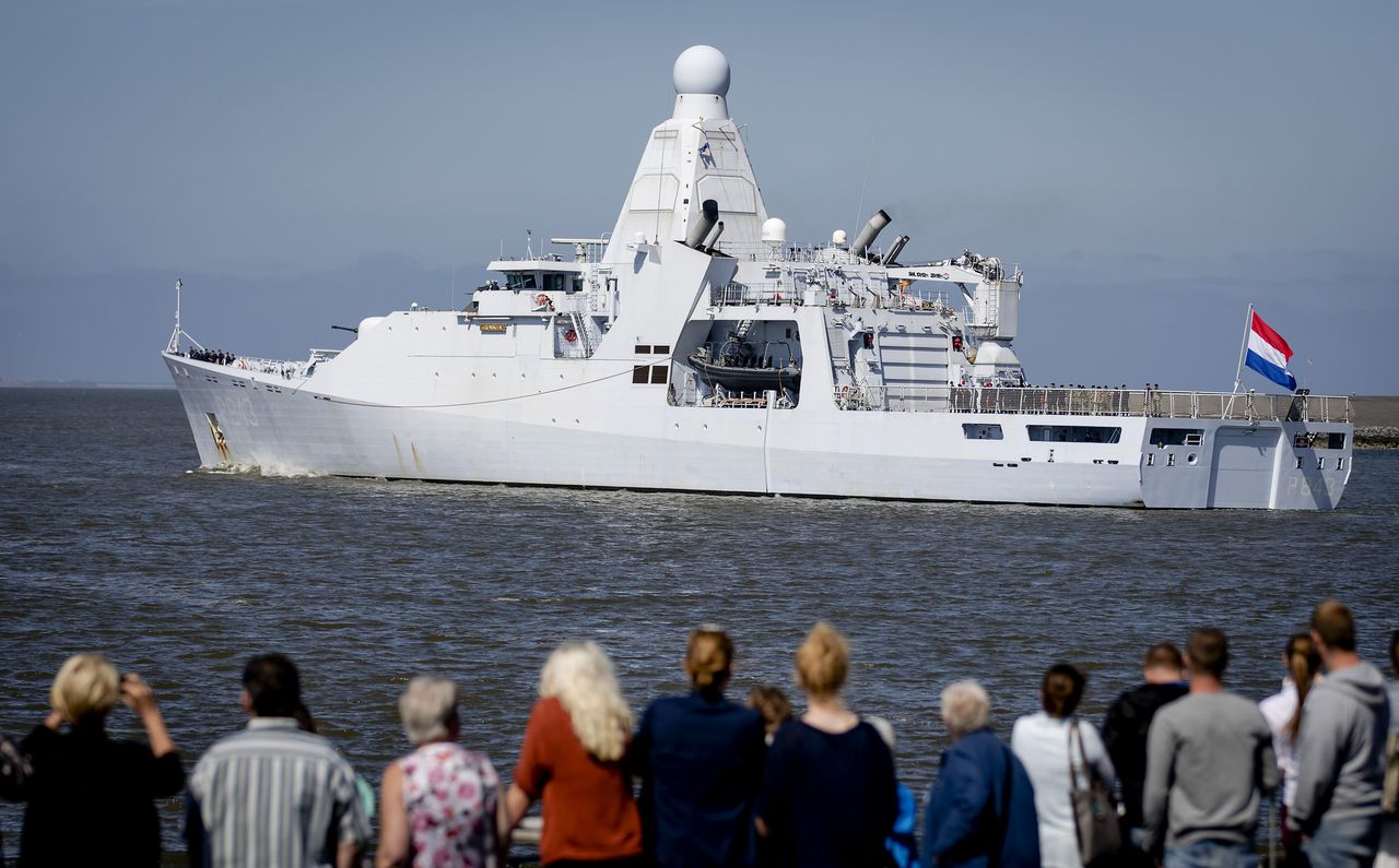 Vier marineschepen tijdelijk uit de vaart - NRC