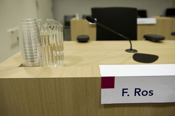 OM wil boek met de verklaringen van kroongetuige Ros tegenhouden - NRC