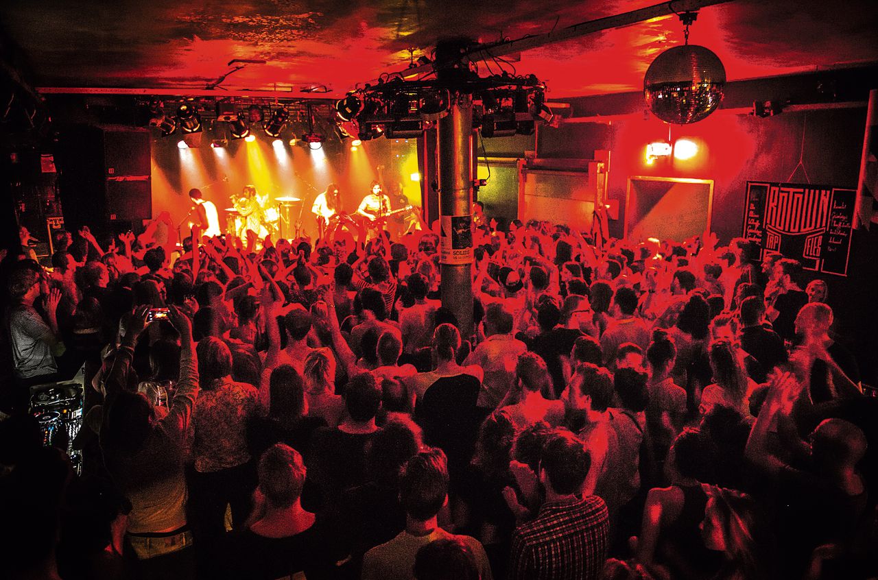 De club die alles overleefde is jarig - NRC