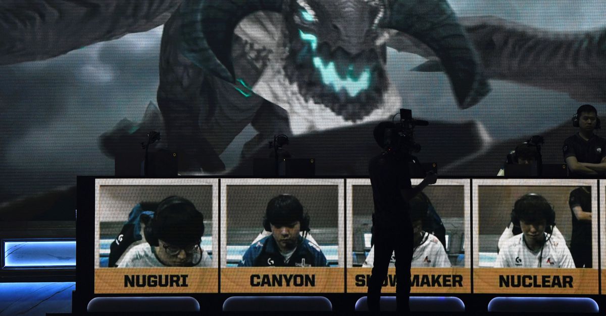 Maker League of Legends betaalt miljoenen aan vrouwelijke werknemers - NRC