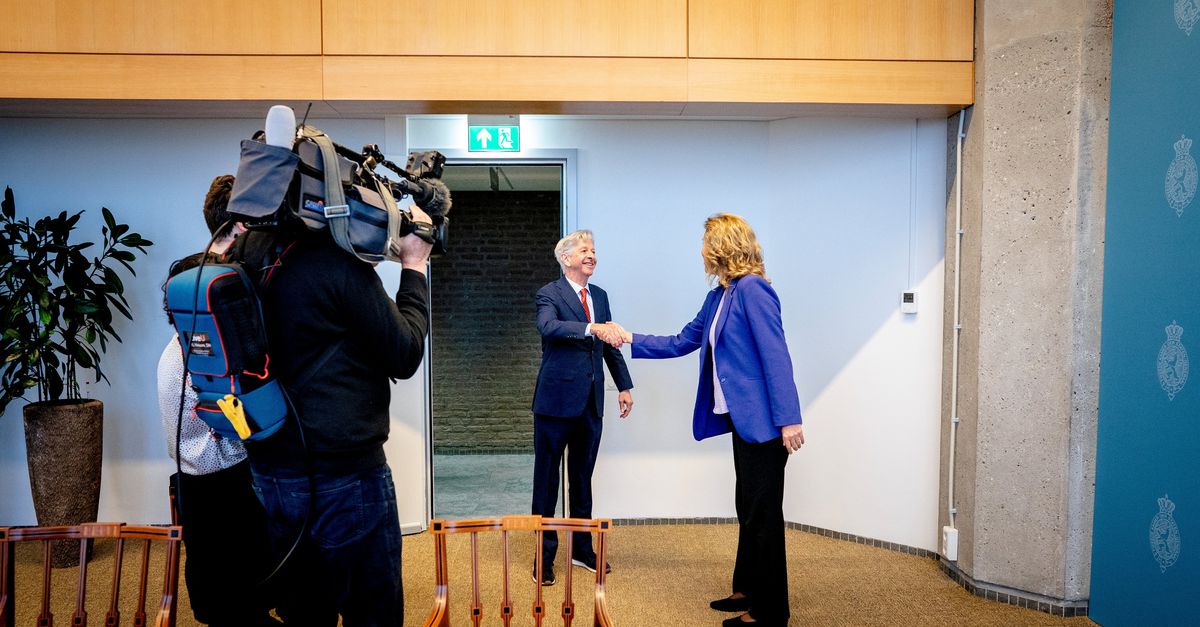 Ervaren én uitgesproken Plasterk moet in zijn rol als verkenner een ...