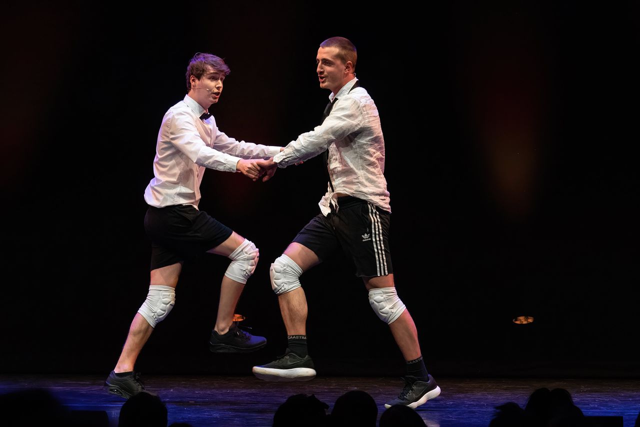 Cabaretduo BRO’S wint 57ste editie van het Cameretten festival - NRC