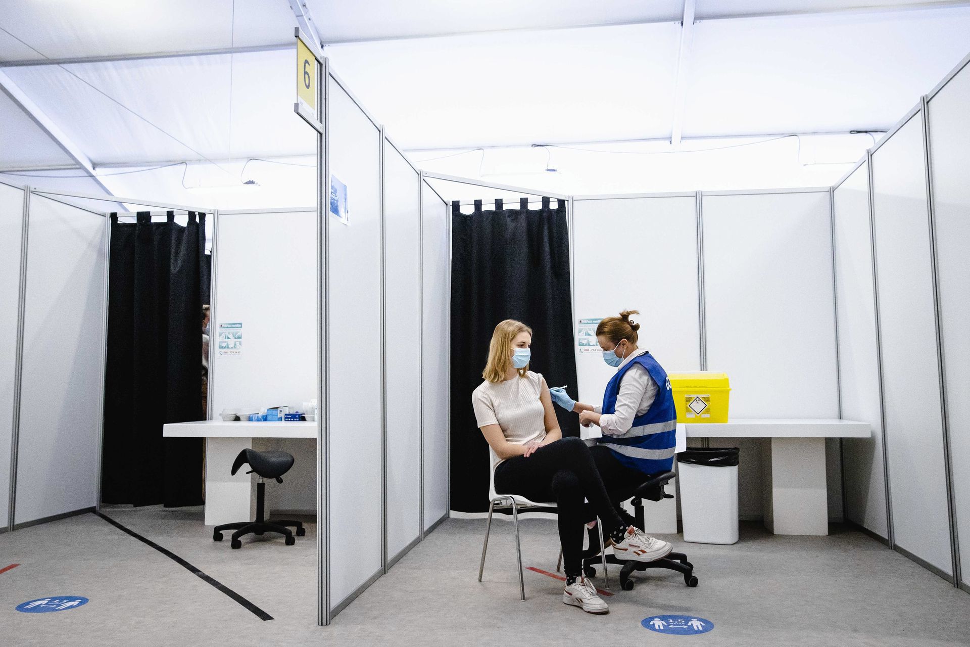 RIVM ziet eerste voorzichtige effecten van vaccineren - NRC