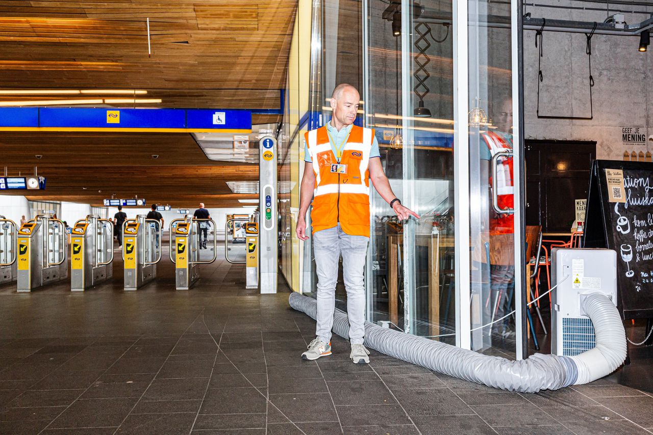 Op station Arnhem gaat hij over alles, behalve treinen - NRC