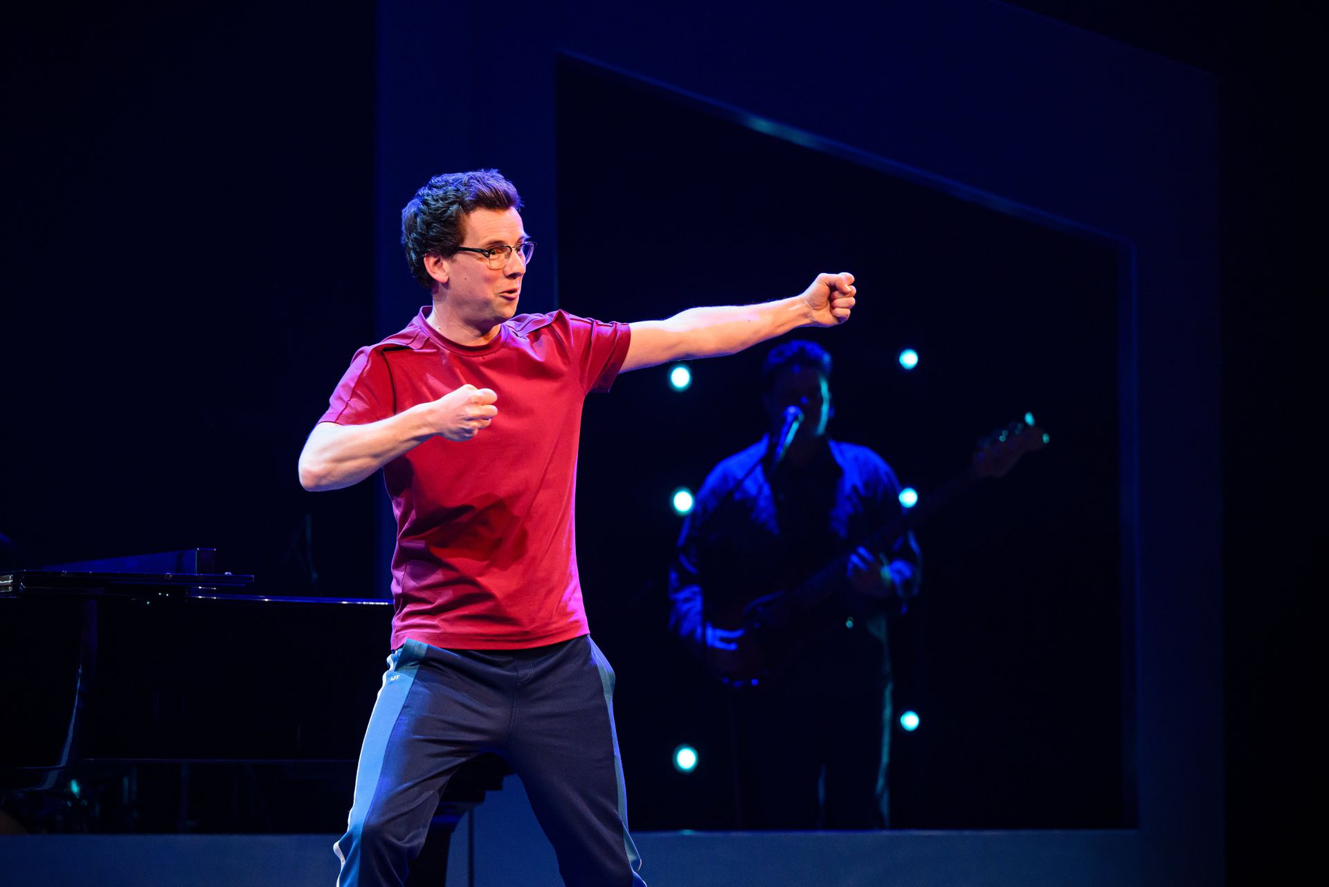 Cabaretier Pieter Derks is aanstekelijk als vrolijke pessimist - NRC