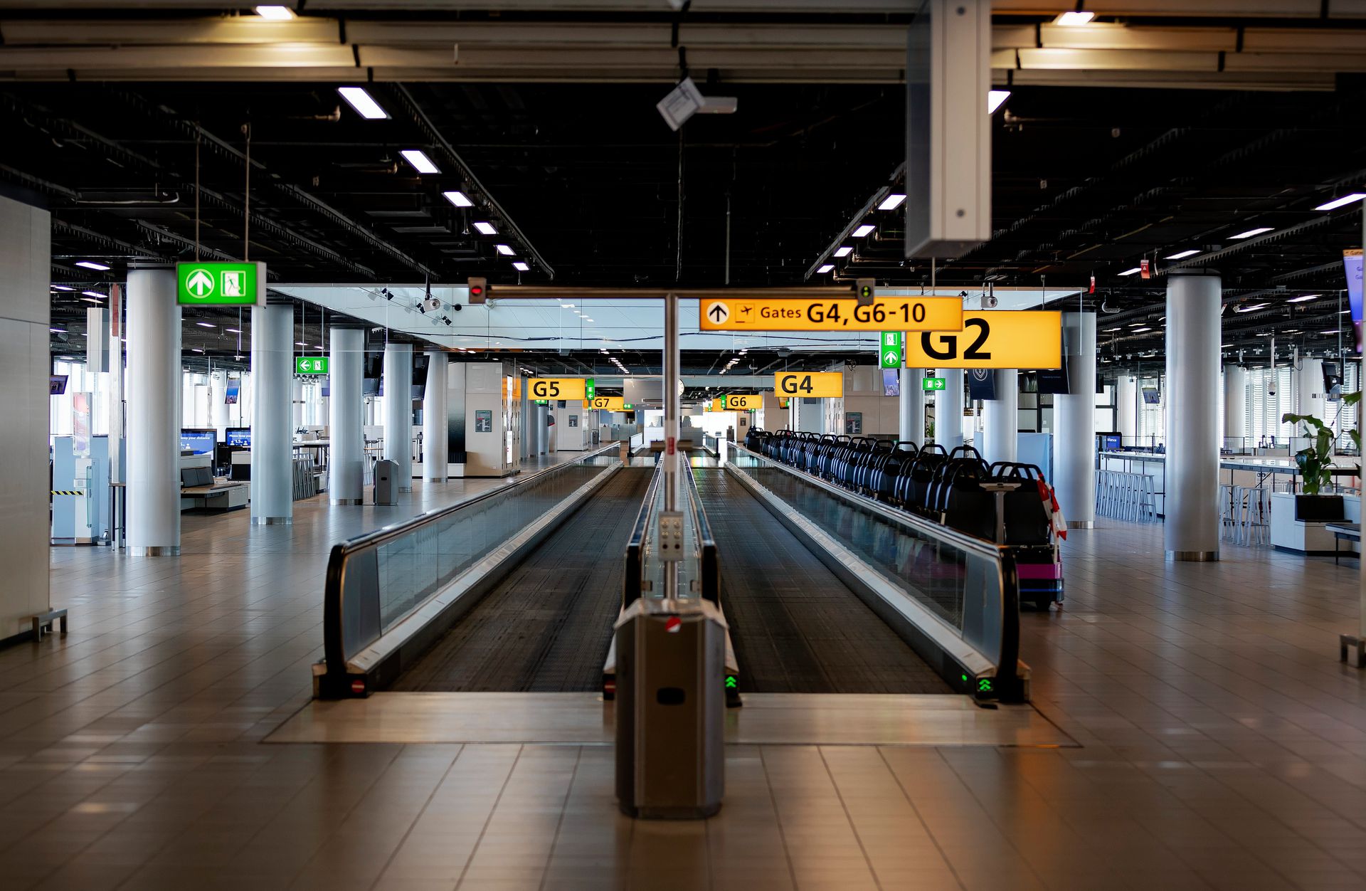 Veiligheid Schiphol bedreigd door infiltraties drugscriminelen - NRC