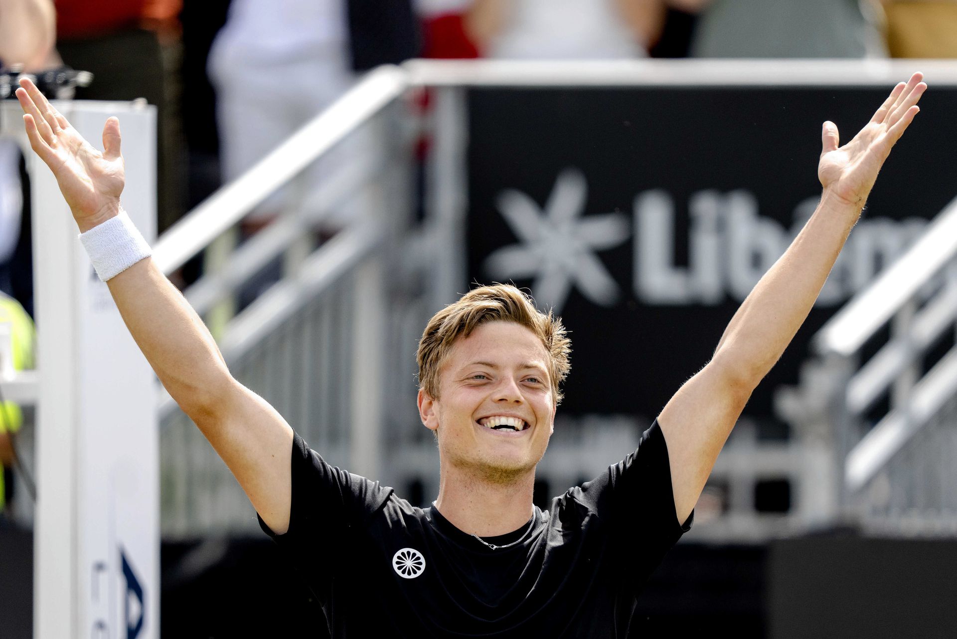 Verrassende winnaar tennistoernooi Rosmalen: Tim van Rijthoven verslaat ...