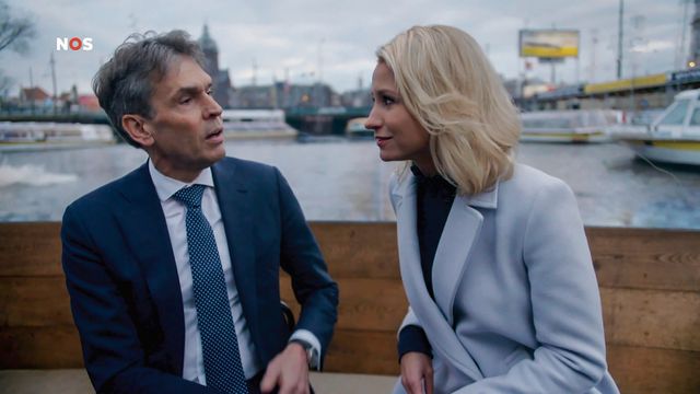 Tv-recensie | Dringen om de minuten in het NOS Journaal Jaaroverzicht - NRC