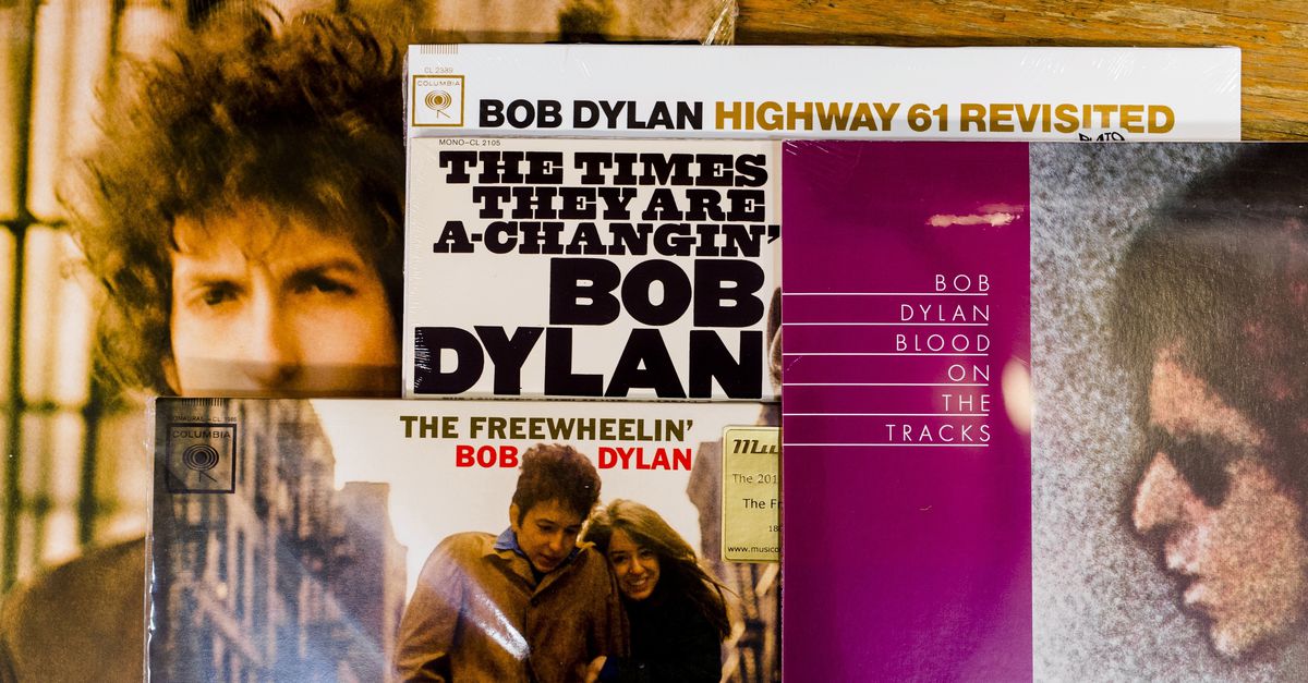 Bob Dylan door het stof om nagemaakte handtekeningen - NRC