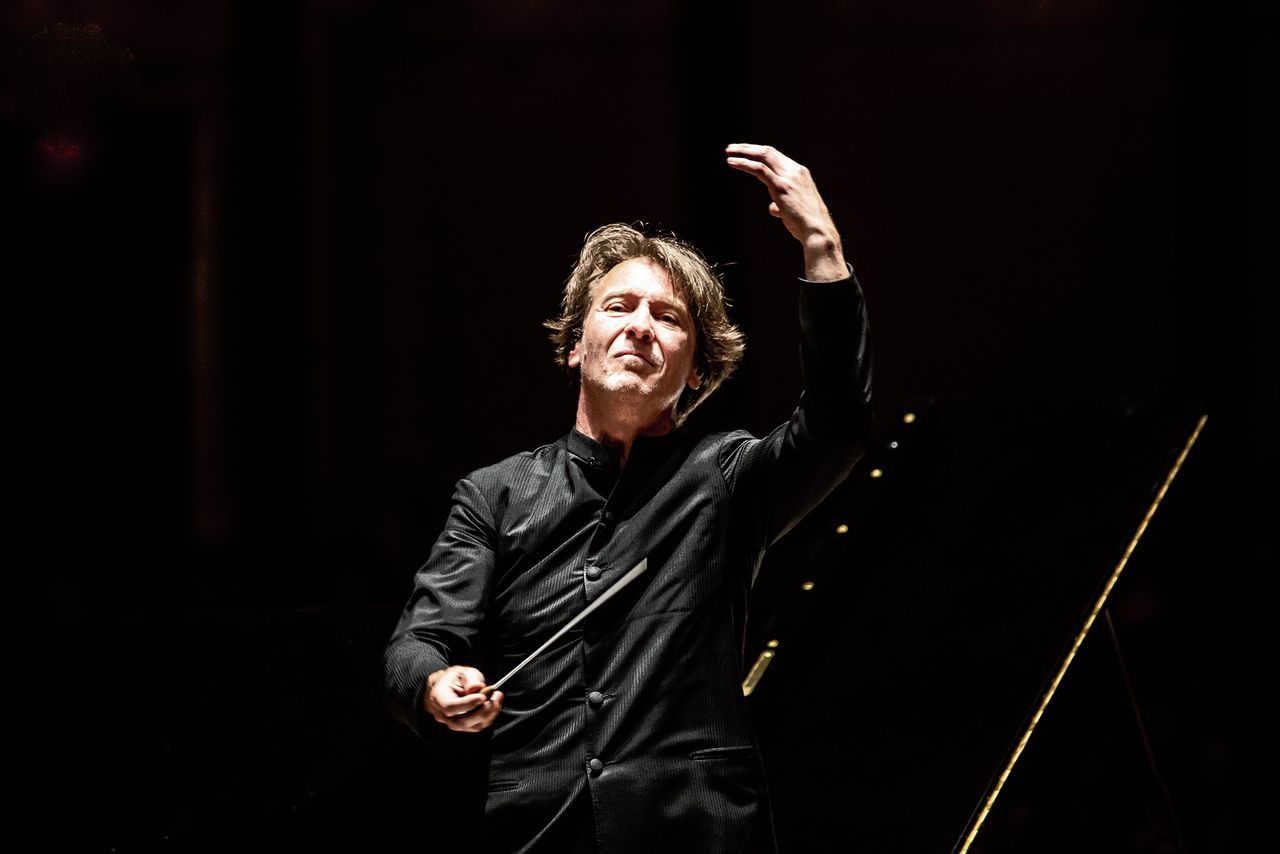 Het is alsof de dirigent nooit bij De Nationale Opera is weggeweest ...