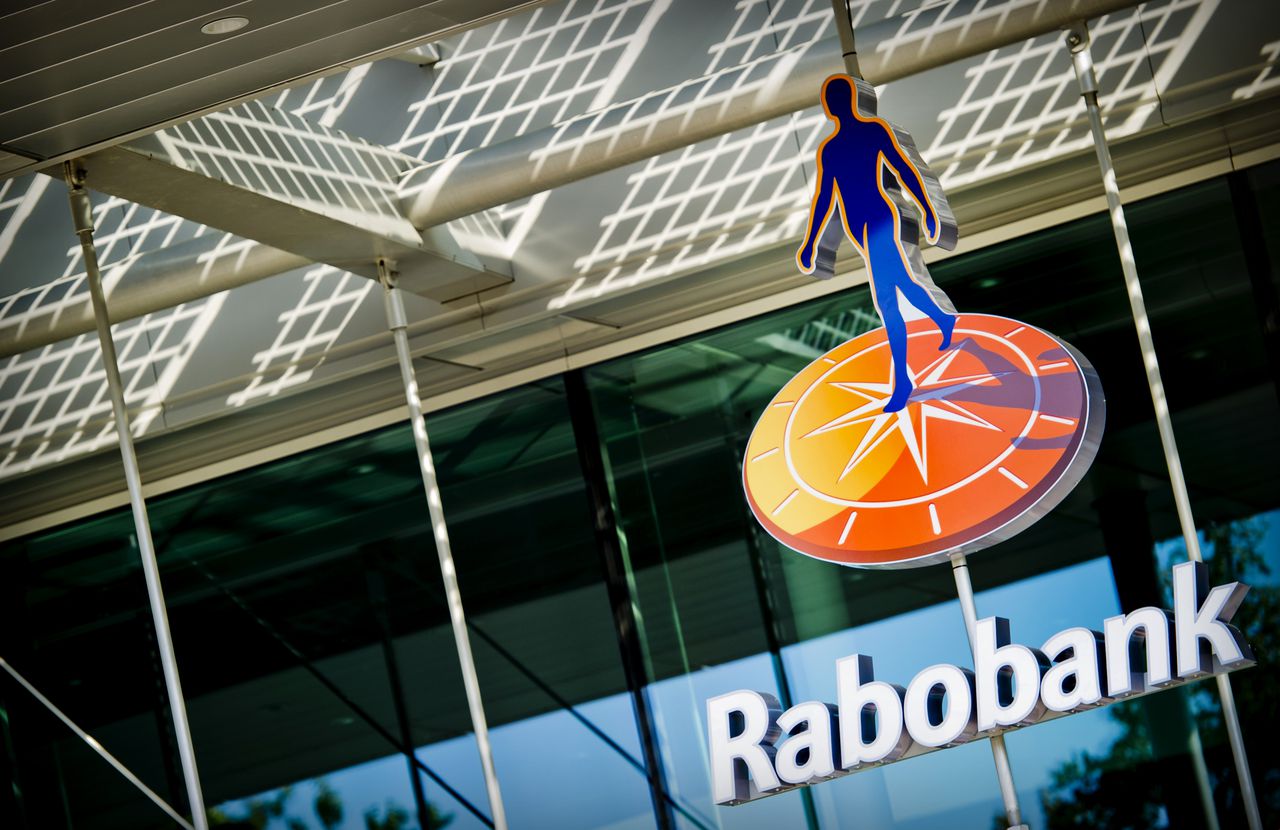 Moeilijk eerste halfjaar voor Rabobank: winst daalt met 14 procent - NRC