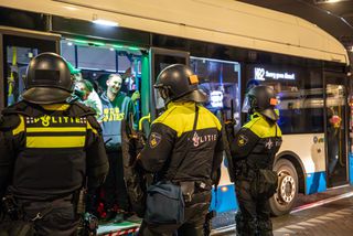 GVB vindt toch camerabeelden van metrostations tijdens Maccabi-rellen - NRC