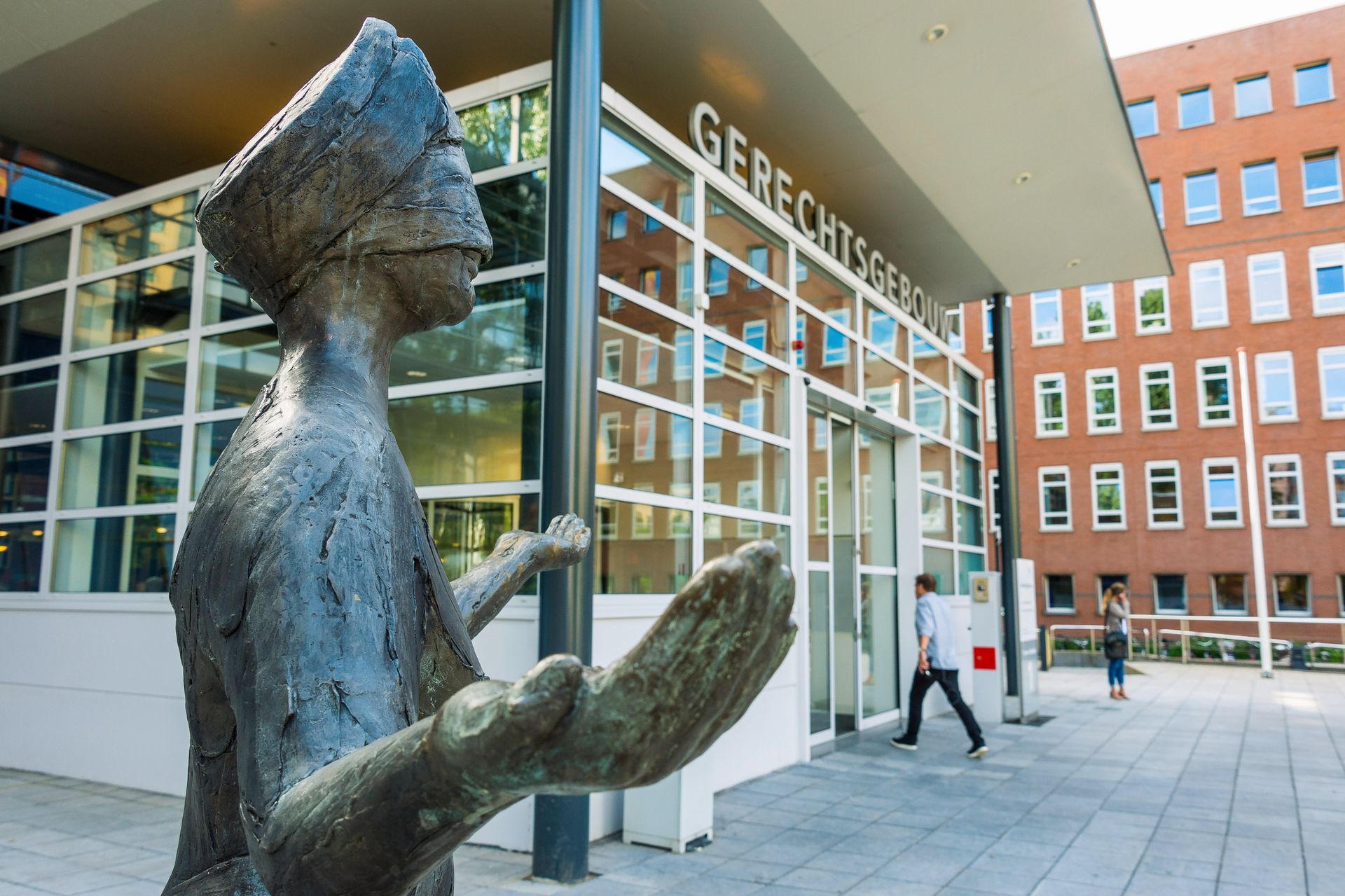 Michael P. veroordeeld tot 28 jaar cel en tbs voor doden en verkrachten ...