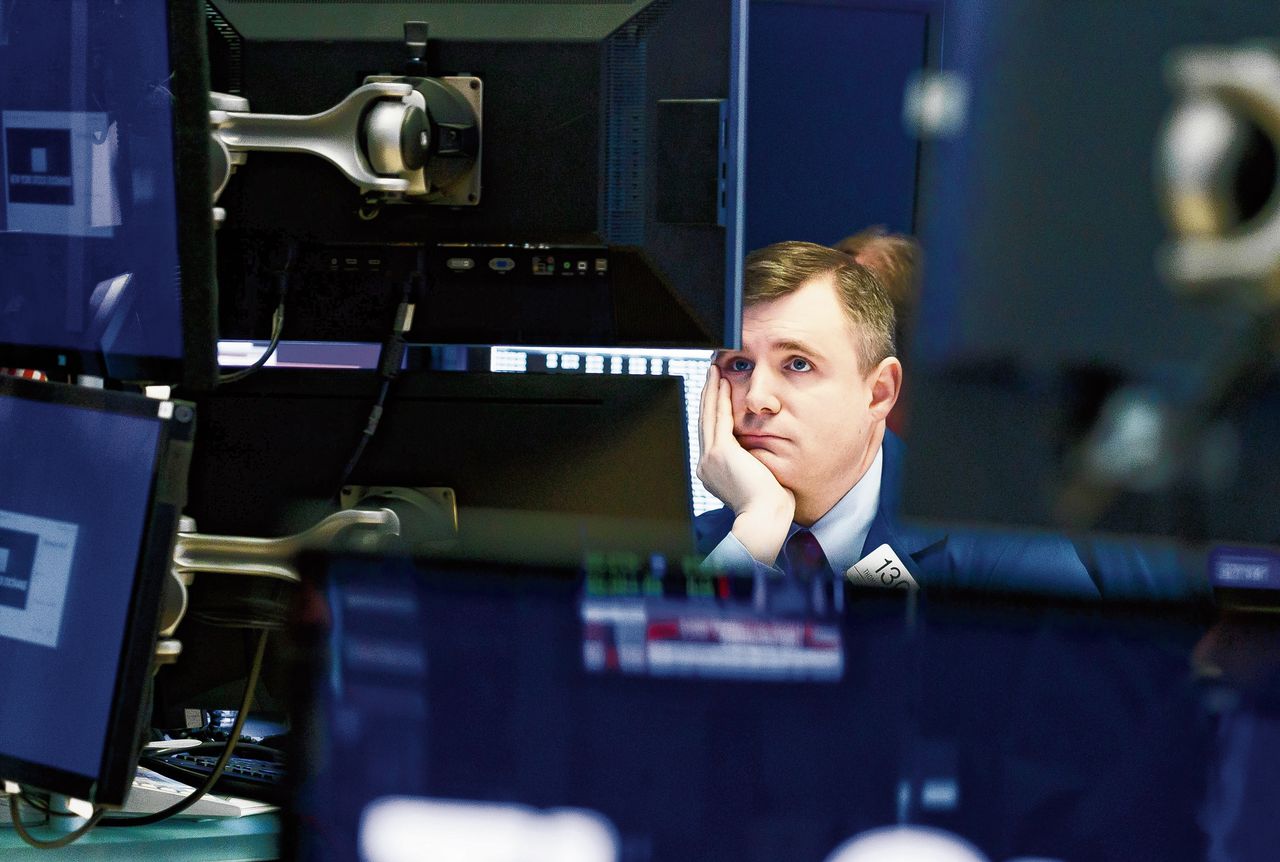 Aandelenkoersen gaan fors onderuit door corona-angst - NRC