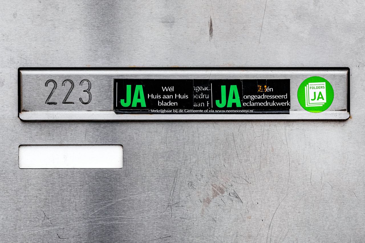 Ja-ja-stickers in Utrecht voorlopig van de baan - NRC
