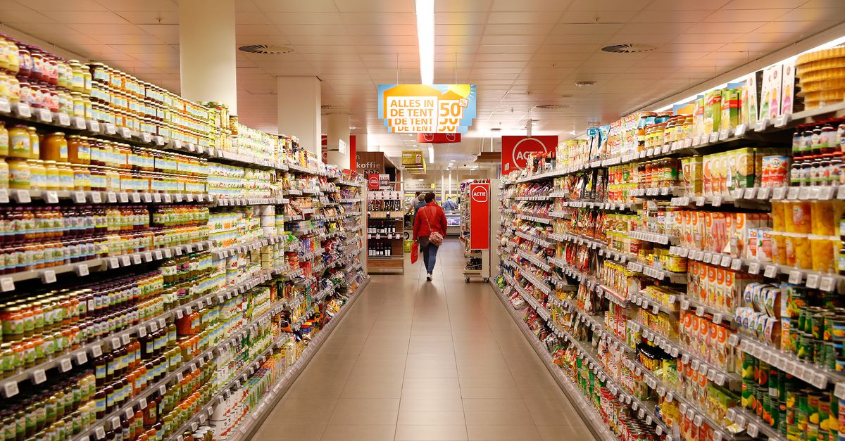 Nederlandse consumenten zijn iets somberder geworden - NRC