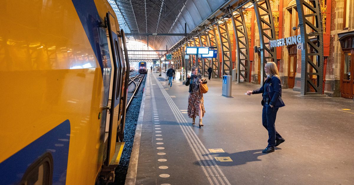 Leden spoorvakbonden stemmen in overgrote meerderheid voor NS-cao - NRC