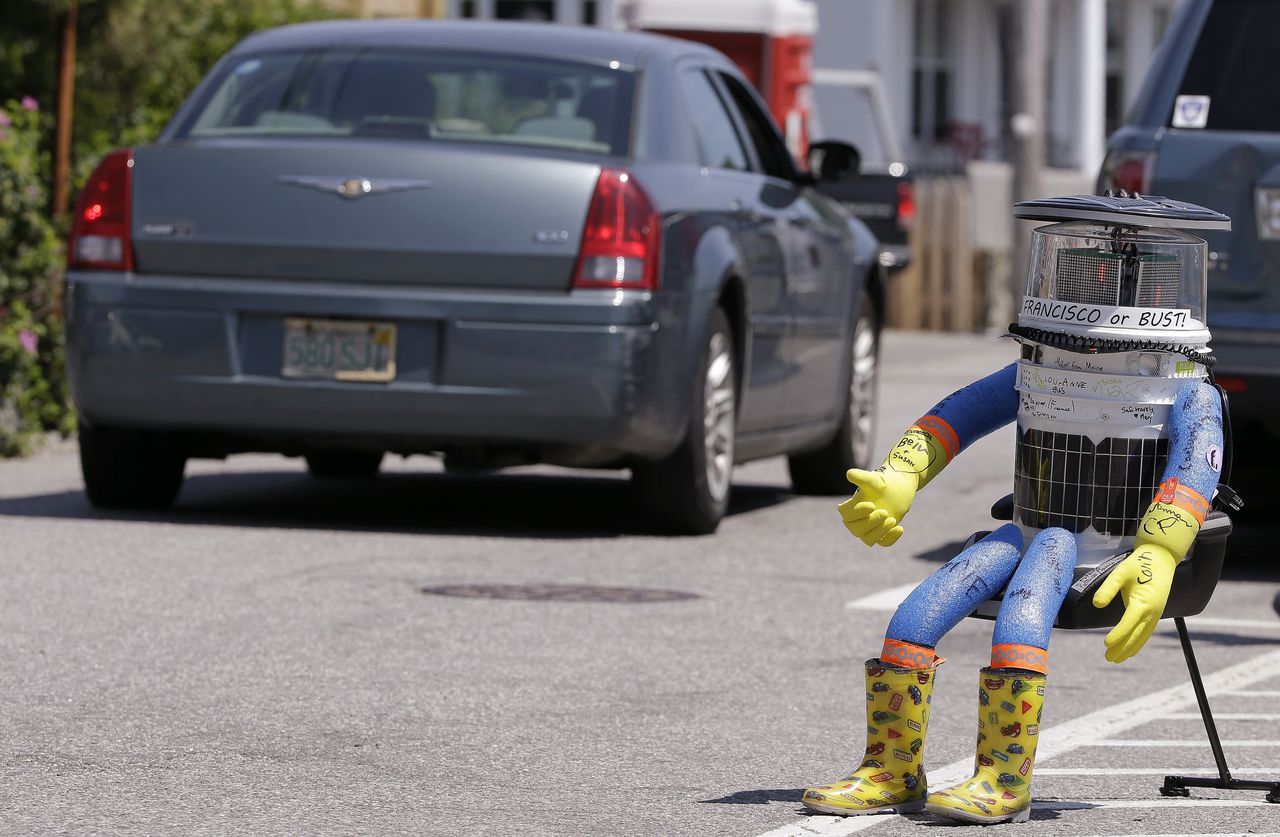 Aan hitchBOT, de liftende robot, en zijn Amerikareis kwam vroegtijdig ...